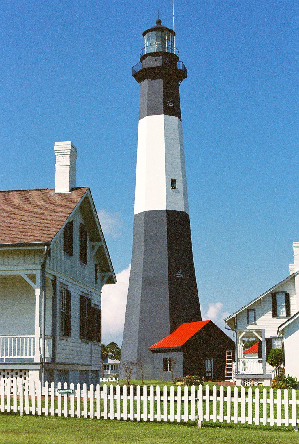 9 haunted lighthouses with scary ghostly legends | The Ghost Posts
